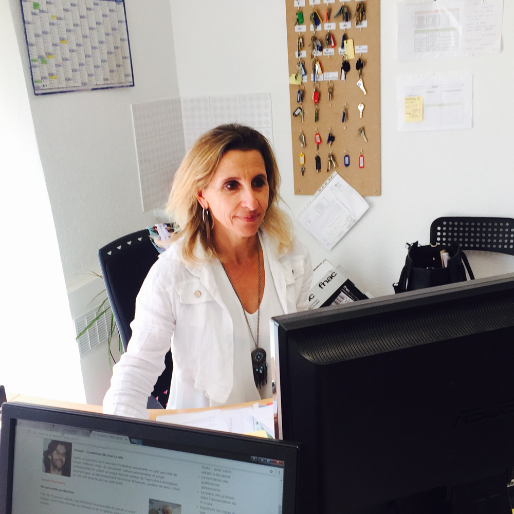 veronique - Un Toit Où Apprendre